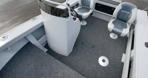 Choosing a Centre, Side or Rear Boat Console – Hunts Marine